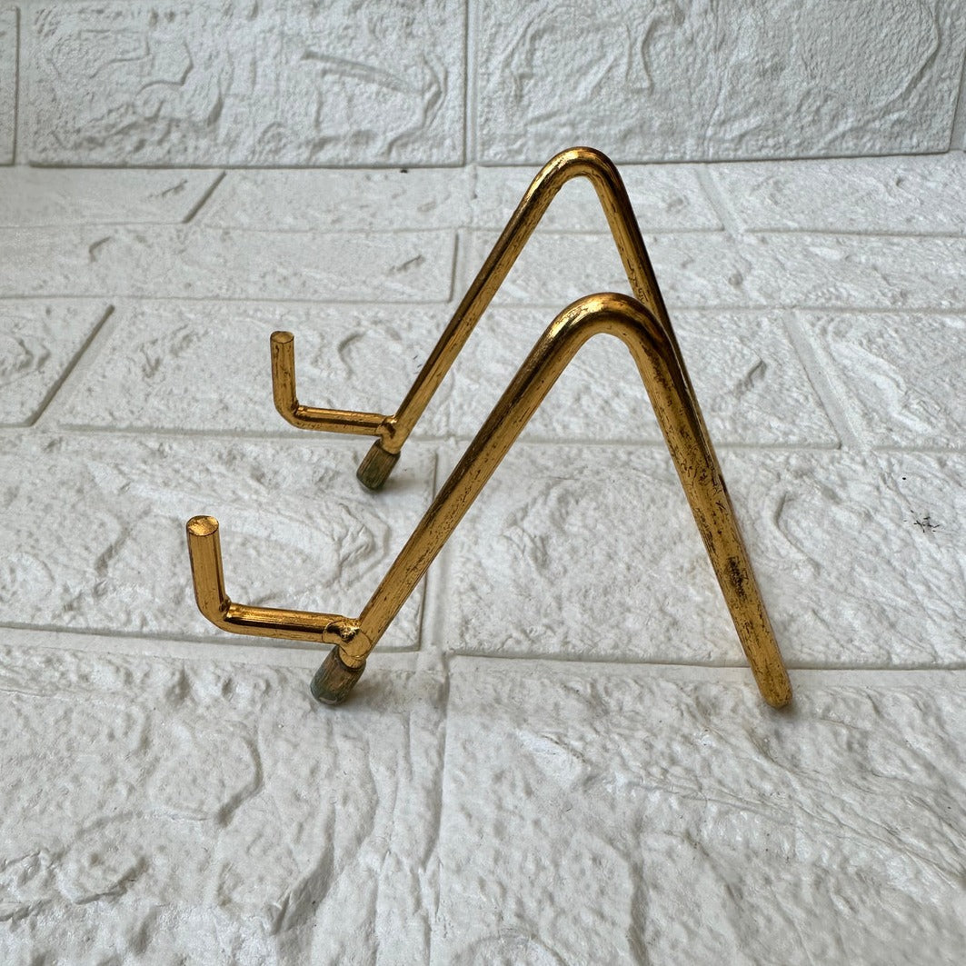 Metal wire stand